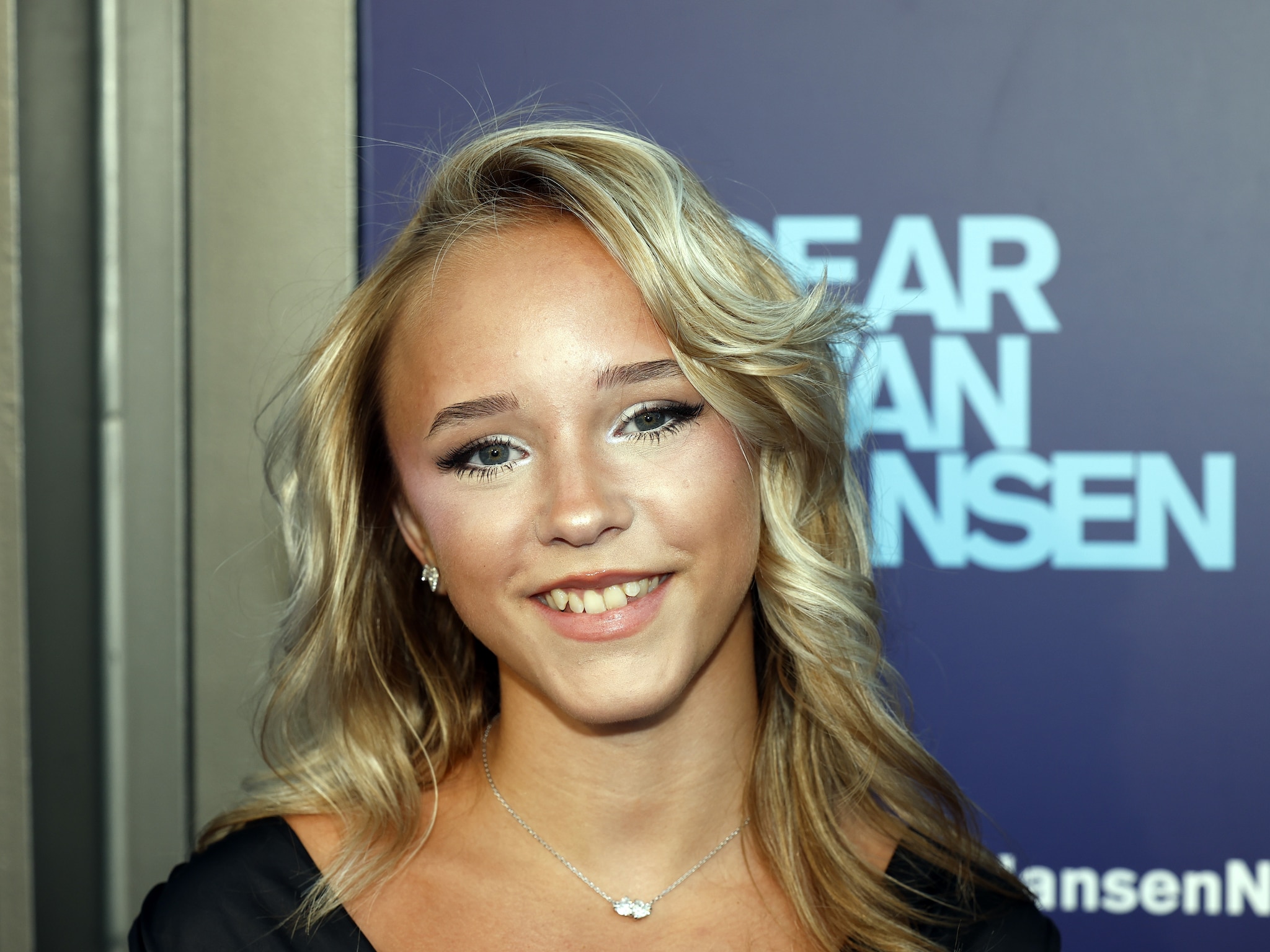 Frans Bauer Jr. brengt bezoek aan Emma Kok (met nieuwe vriendin)