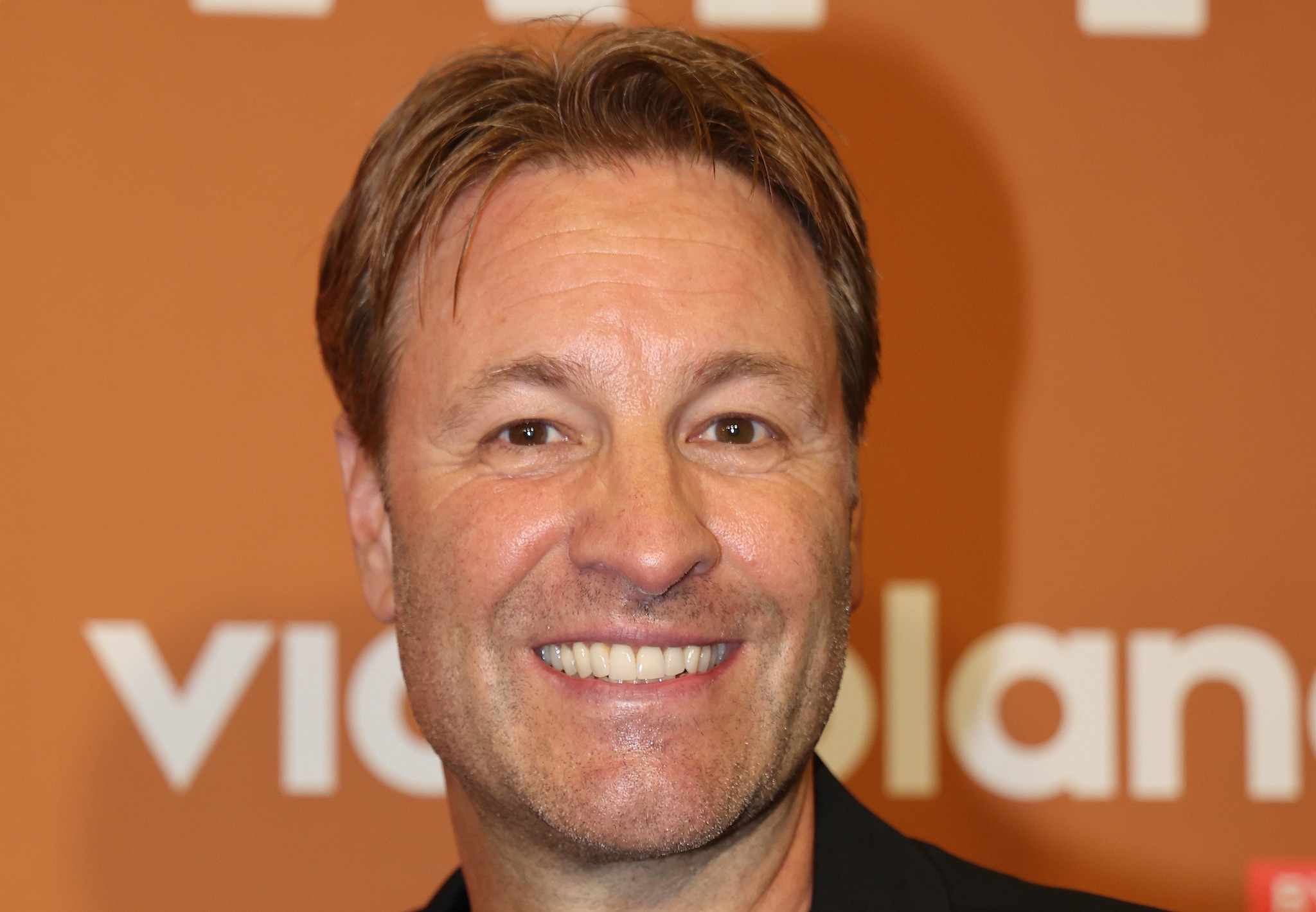 Viktor Brand deelt grappige throwback en maakt een leuk nieuwtje bekend