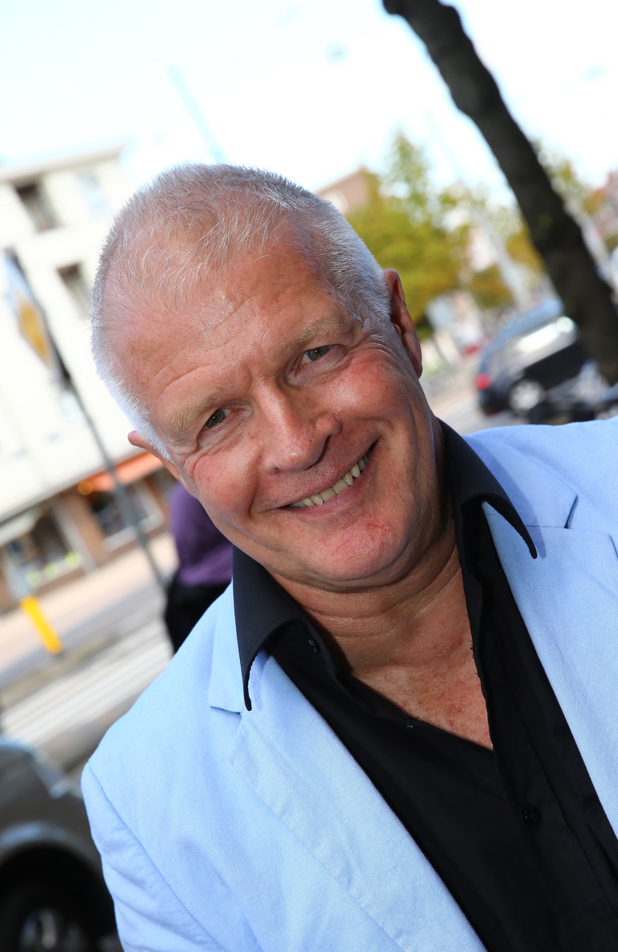 Van kindervriend tot showmaster: Peter Jan Rens door de jaren heen