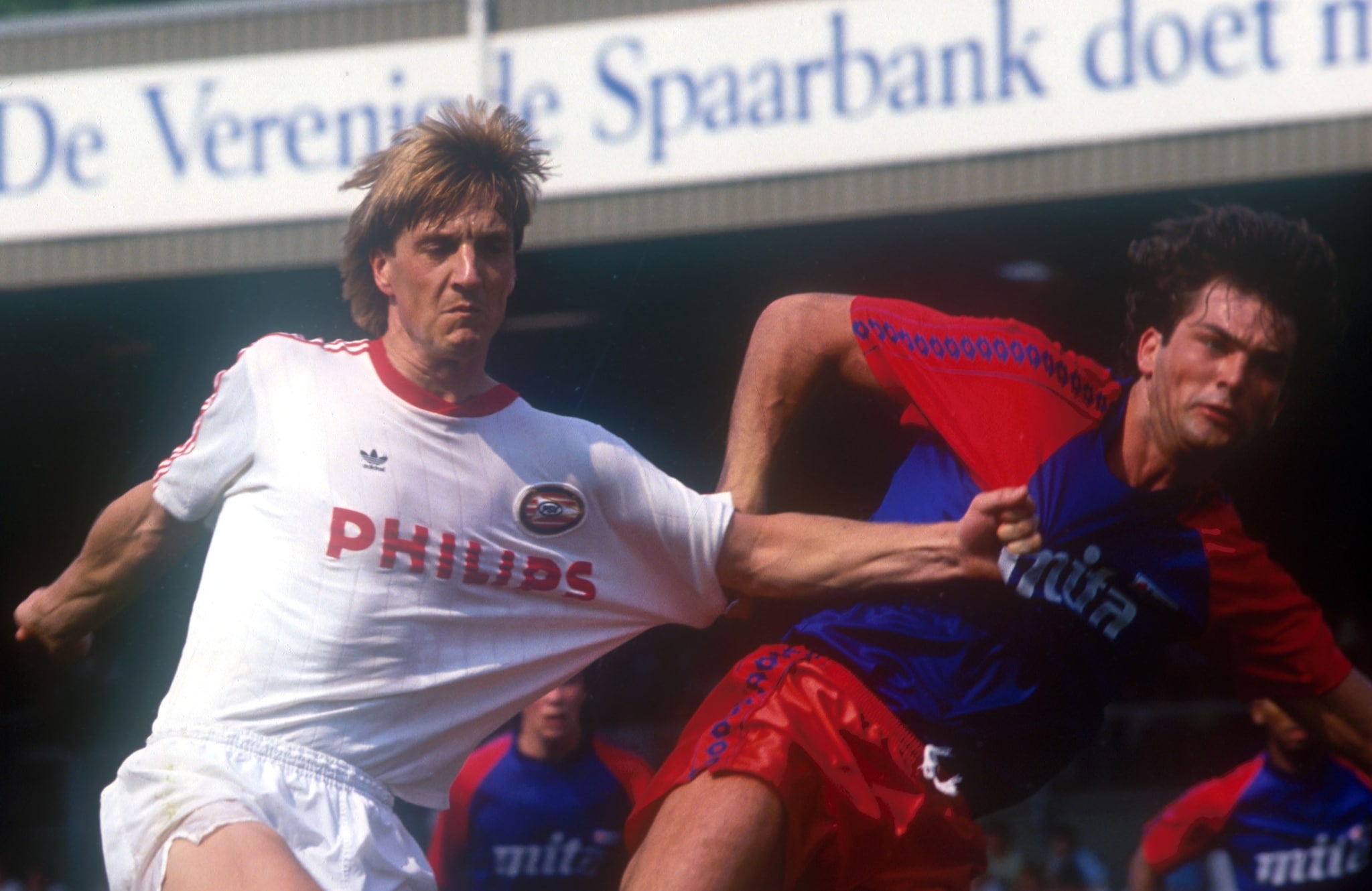 Van voetbalicoon tot analist: zo zag Wim Kieft er vroeger uit