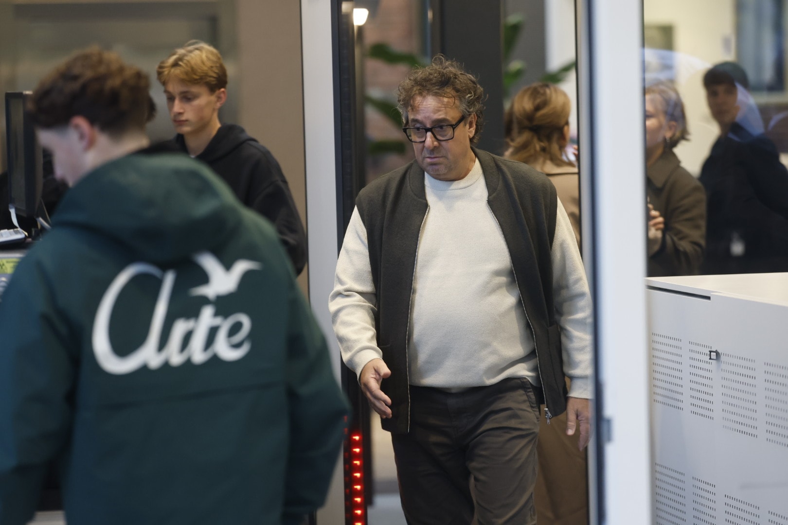 Marco Borsato ‘blij’ aangekomen bij rechtbank: familie niet aanwezig
