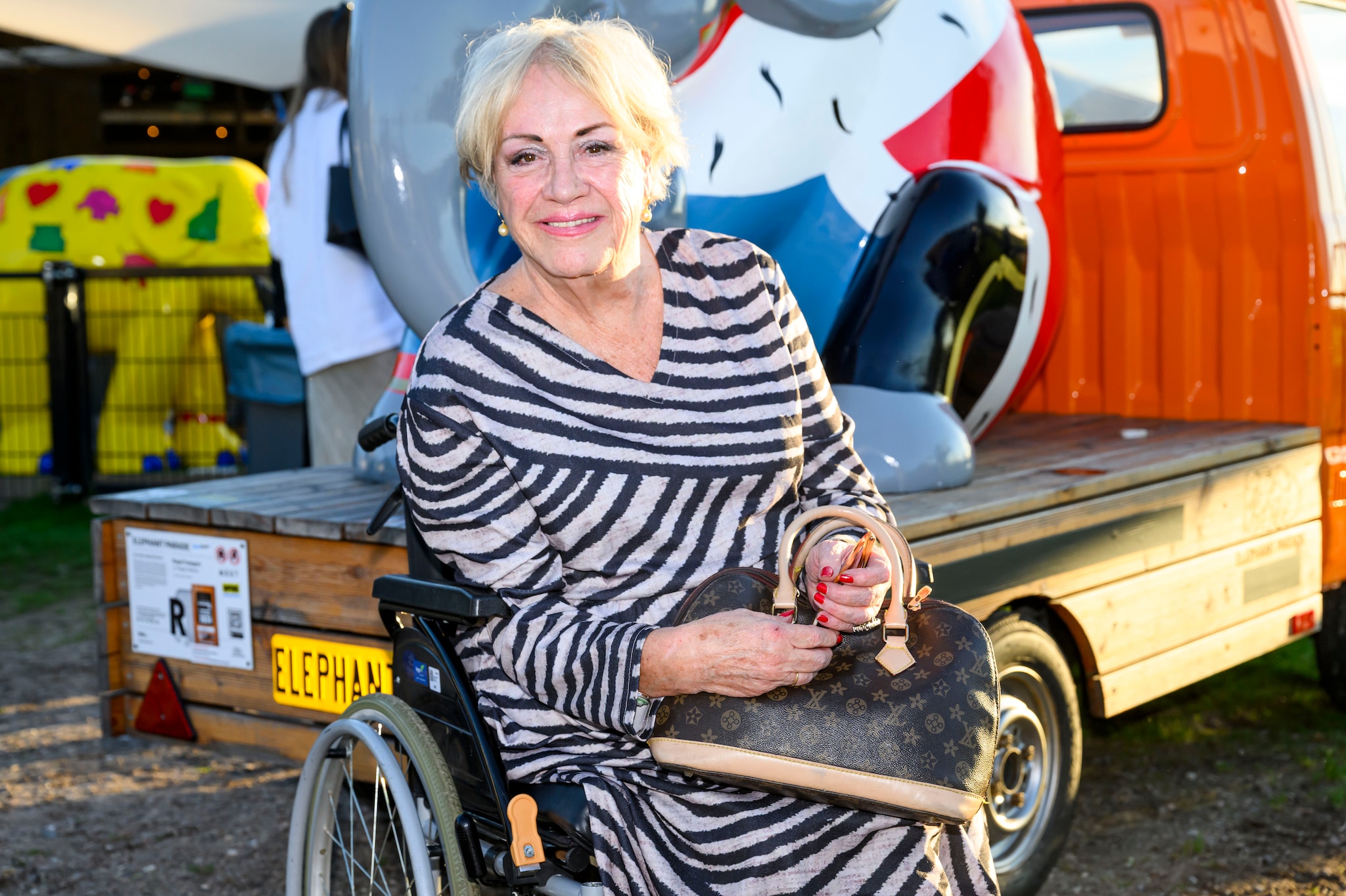 Collega’s en vrienden nemen afscheid van Viola Holt: ‘Uniek persoon’