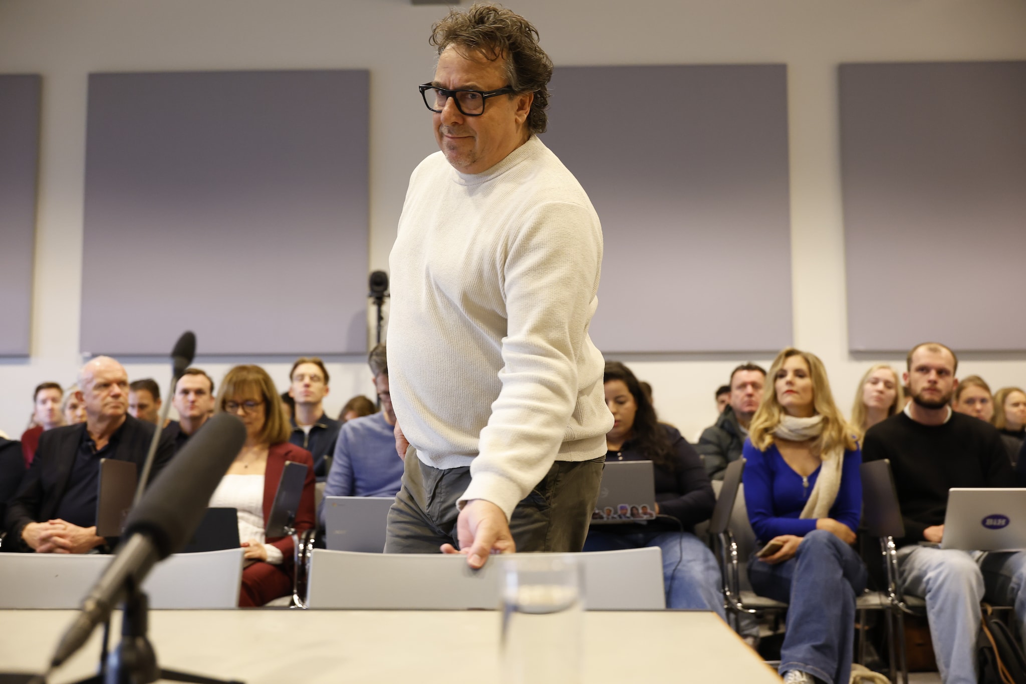 Emoties lopen hoog op als Marco Borsato de rechtbank verlaat