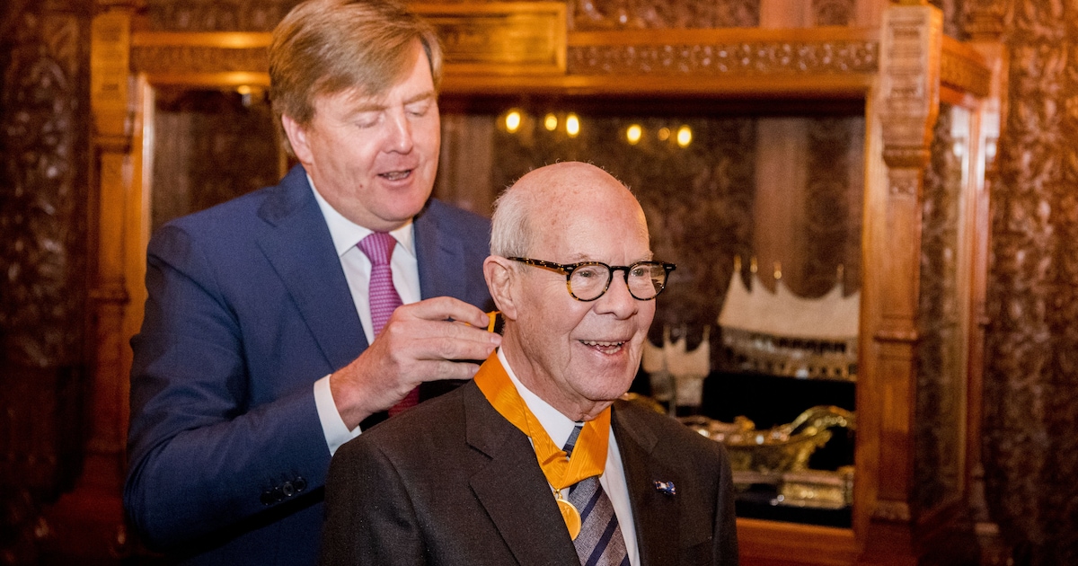Koningshuis diep geraakt door overlijden Hans van Manen