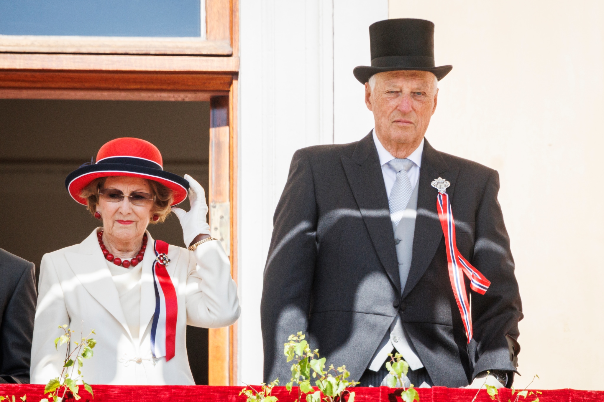 Koning Harald riskeerde alles voor Sonja: ‘Nog nooit binnen een ...