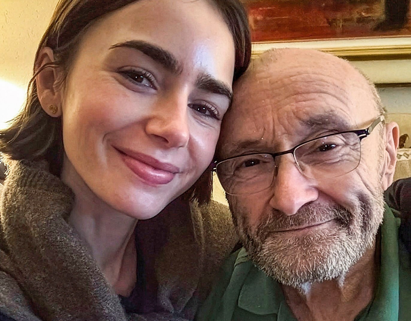 Dochter Lily sluit Phil Collins weer in haar armen