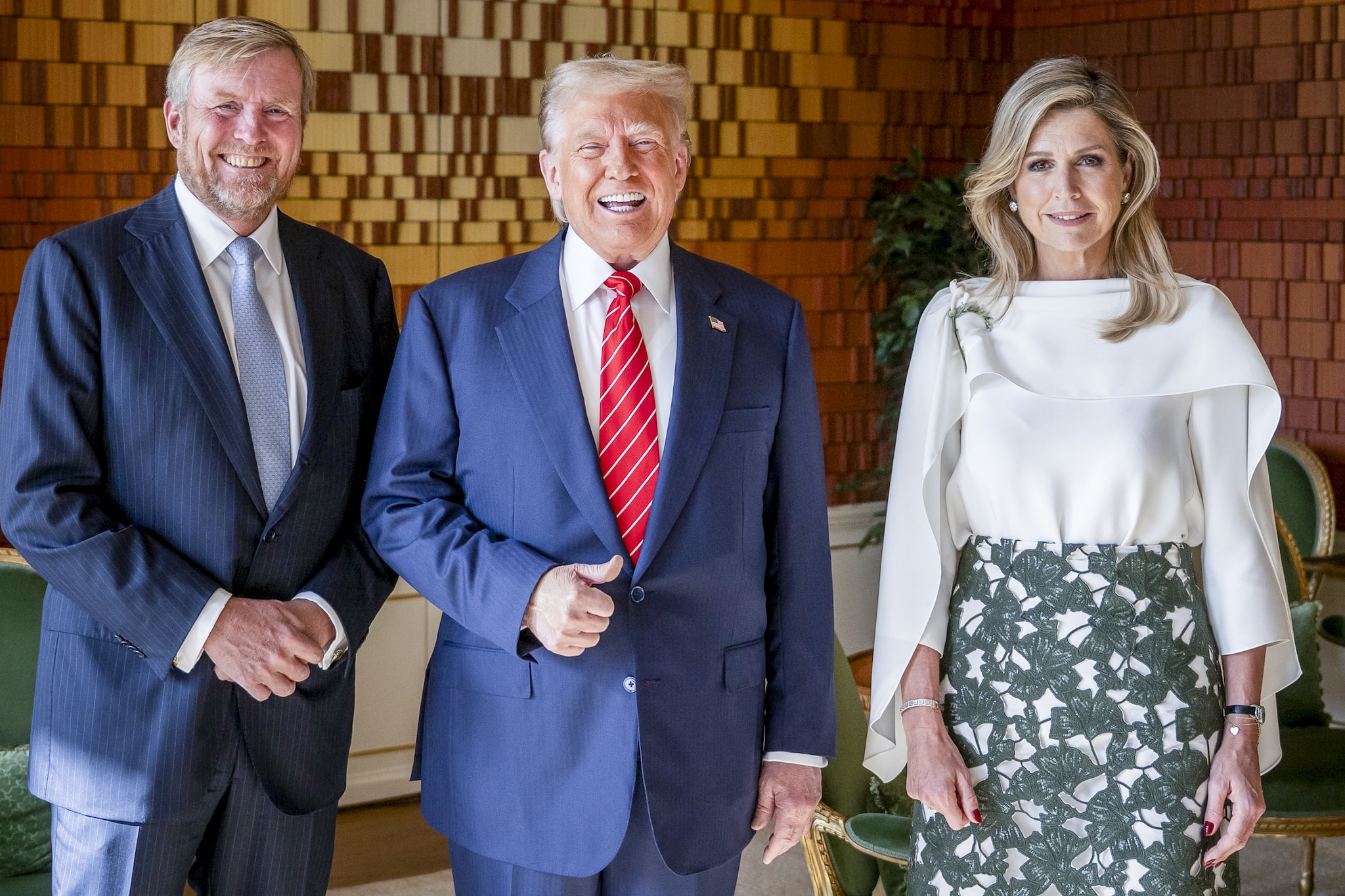 Na logeerpartij nodigt Trump koningspaar uit in het Witte Huis