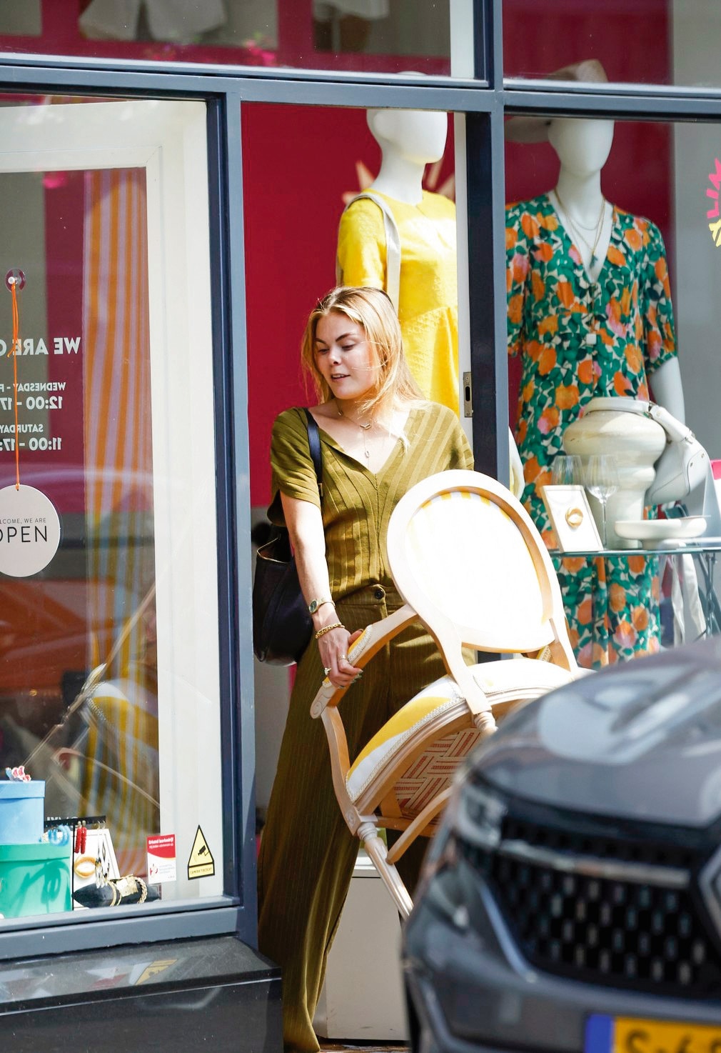 ‘Eloise staat gewoon in haar winkel schoon te maken’